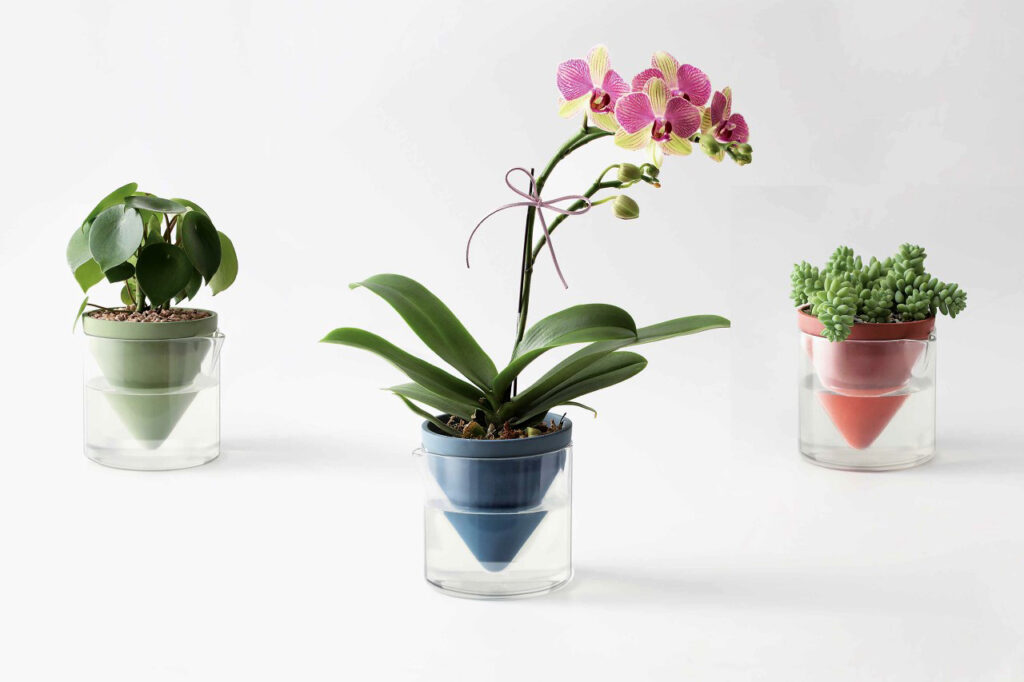 Self-Watering Flower Pot utilizes Porous Receptacle to Hydrate Soil ...
